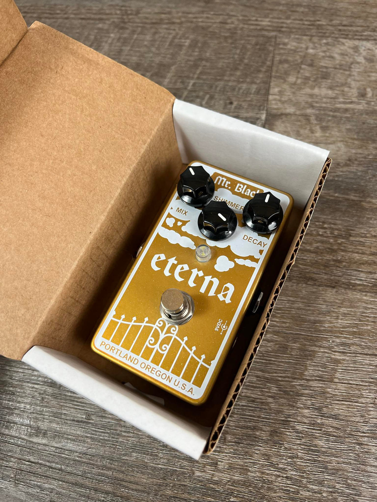 Mr. Black Eterna Gold Modified Shimmering Reverberator pedal - Used for ...