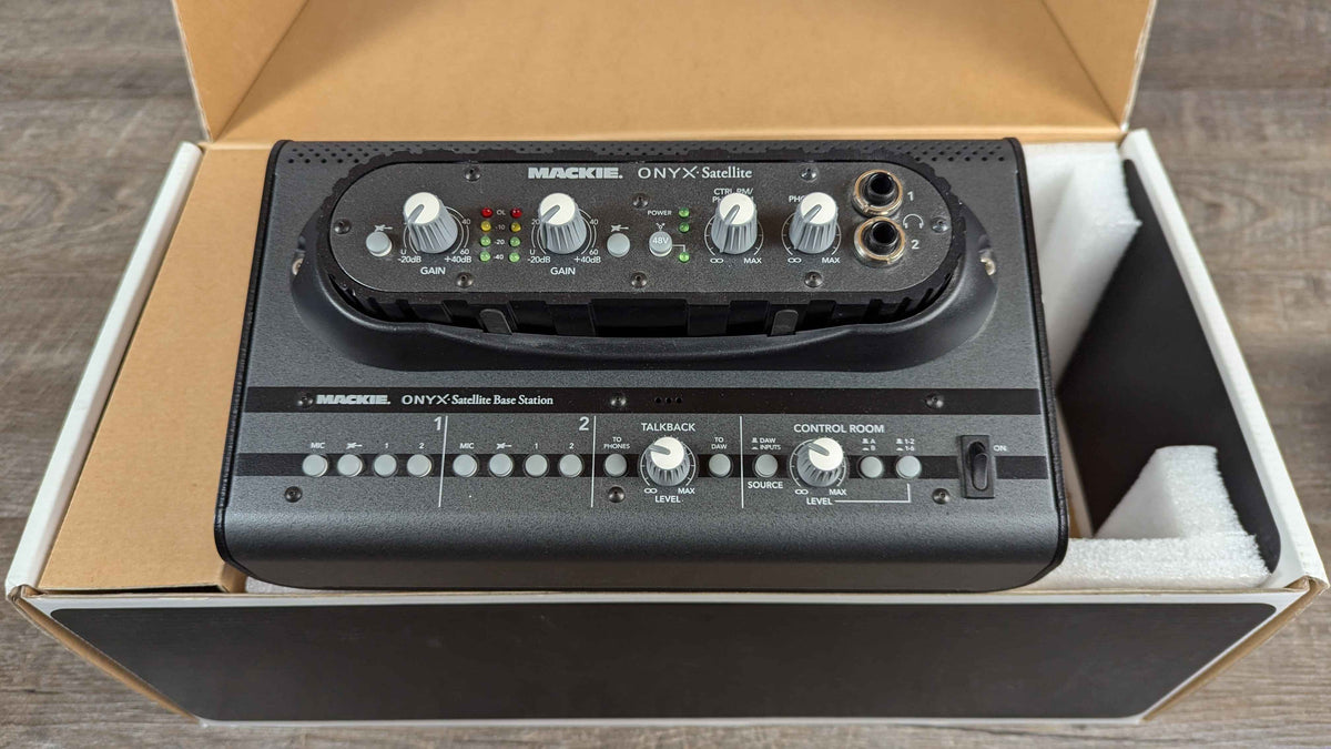 Mackie ONYX Satellite Firewire Recording System - Used à vendre au ...